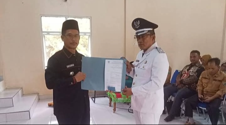 Camat Lubai Ulu Lantik PJ Kepala Desa Sumber Mulya - Penasilet